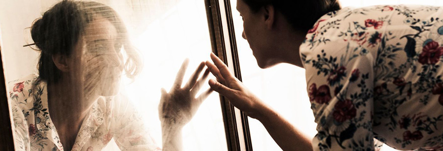 Comment reconnaître la dysmorphophobie ? Les symptômes et les causes de ...